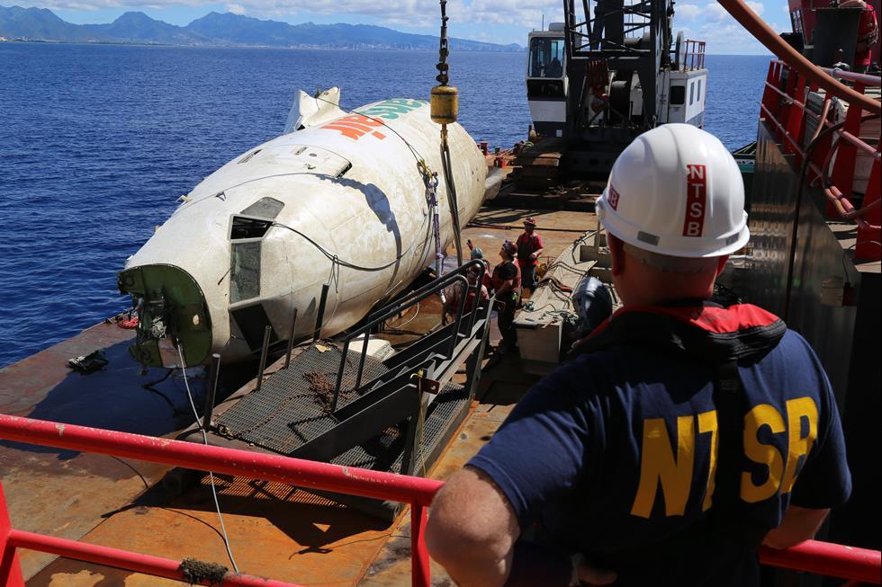 NTSB recovers wreckage of Transair Boeing 737F that crashed off Hawaii ...